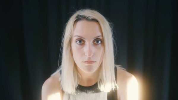 LARI LUKE feat. Kiara Nelson - Can't Choose - Was is hier eigentlich los